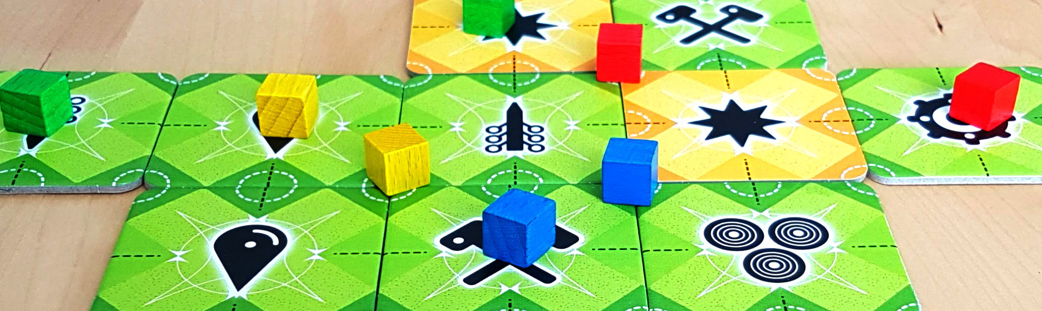 In the box – Tiles: Building square boards – Green Box of Games